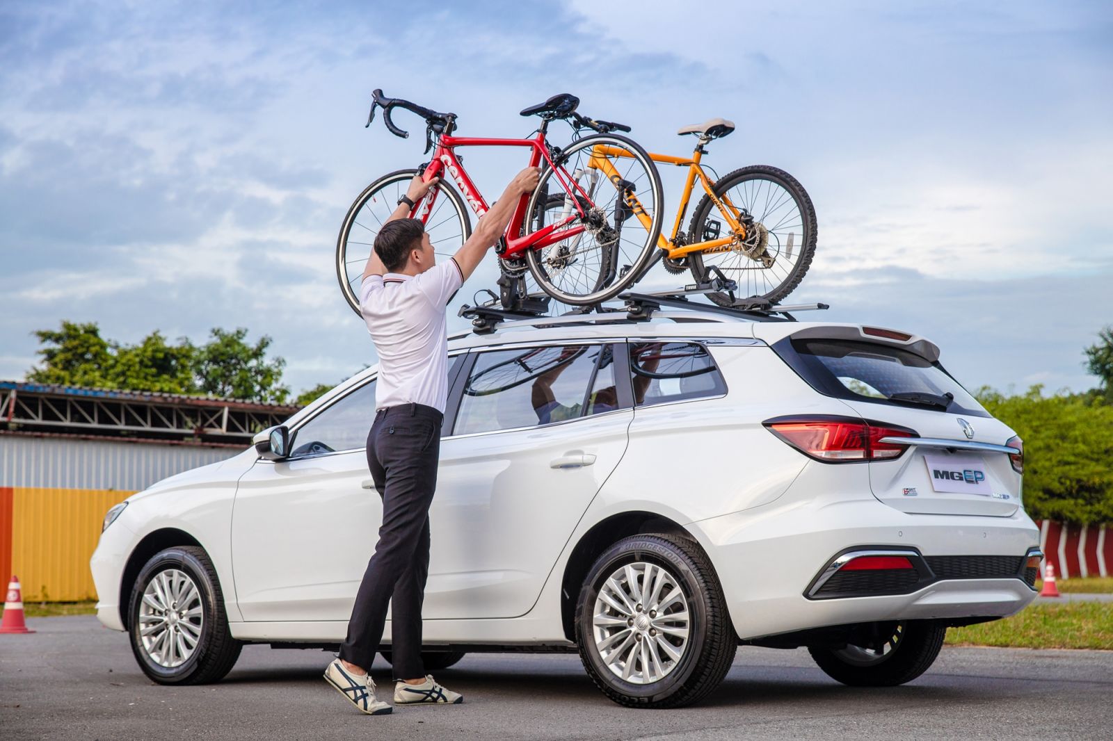 เอ็มจีแนะนำรถใหม่! รถไฟฟ้า NEW MG EP PLUS ราคา 998,000 บาท | AUTODEFT ข่าวรถยนต์ รีวิวรถ รถใหม่ ...